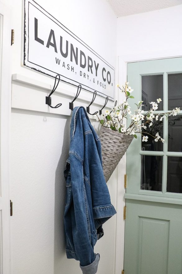 20 DIY Coat Racks to Decorate Your Entryway