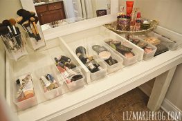 15 Charming DIY Makeup Vanity Designs