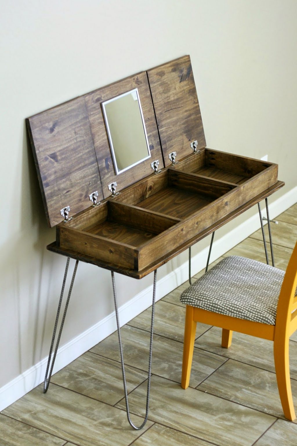 15 Charming DIY Makeup Vanity Designs
