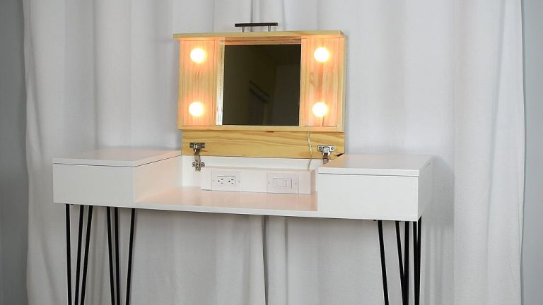 15 Charming DIY Makeup Vanity Designs