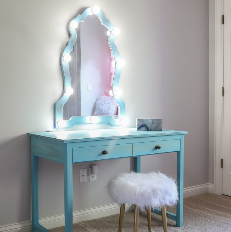 15 Charming DIY Makeup Vanity Designs