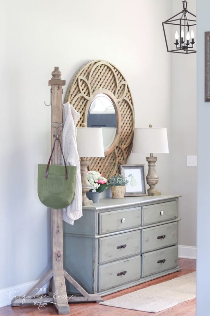 20 DIY Coat Racks to Decorate Your Entryway