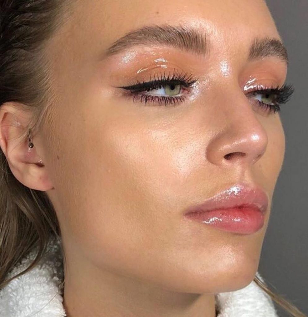 18 Glossy Makeup Ideas For The Glow Addicts