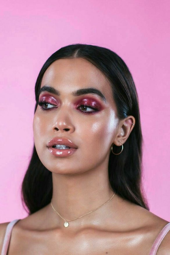 18 Glossy Makeup Ideas For The Glow Addicts