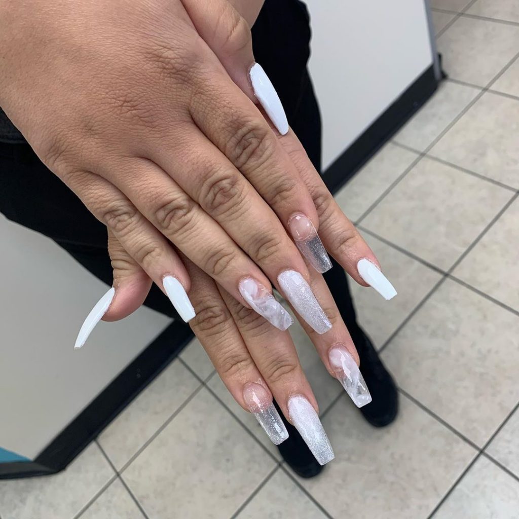 18 Vibrant Designs On Purely Crystal Clear Nails