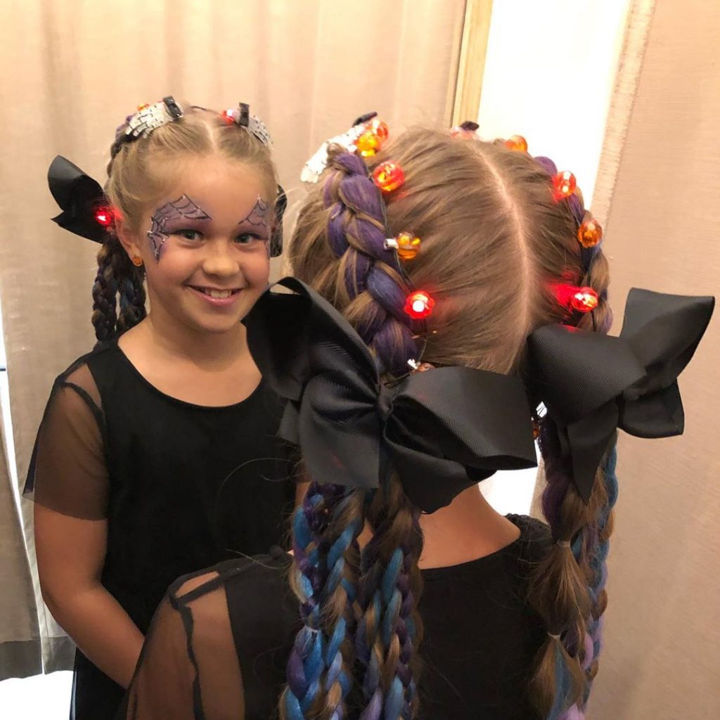 20 Ghoulishly Cute Halloween Hairstyles For Girls