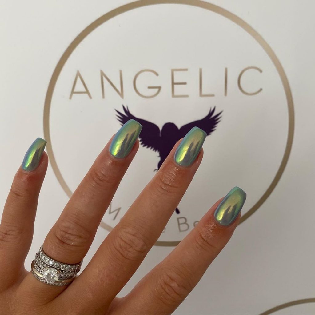 20 Stunning Designs For Short Acrylic Nails In All Shapes