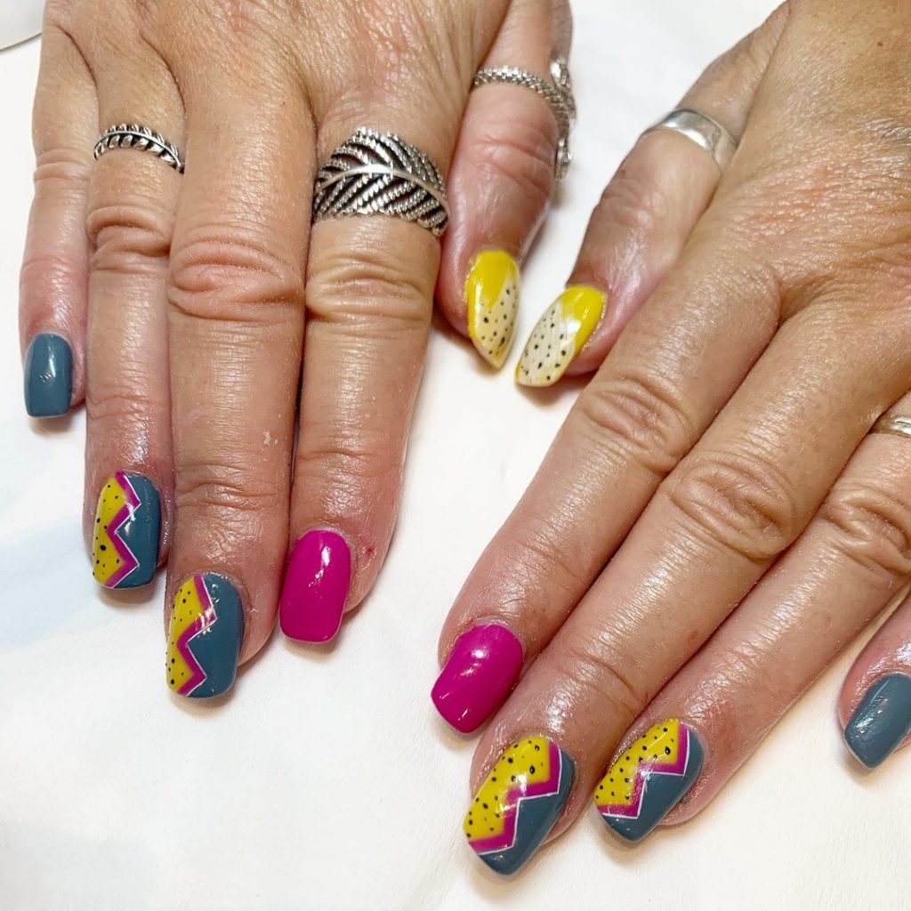 20 Stunning Designs For Short Acrylic Nails In All Shapes