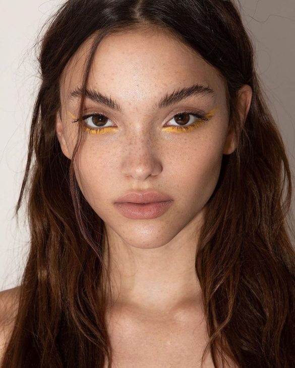 Edgy Minimalism - 15 Under-Eye Makeup Ideas