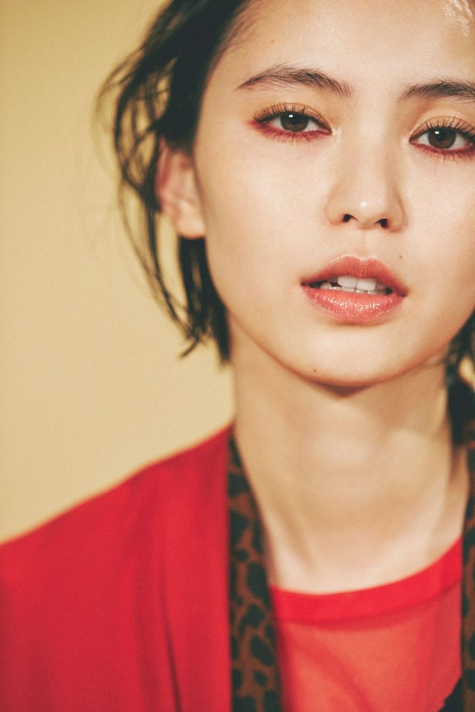 Edgy Minimalism - 15 Under-Eye Makeup Ideas