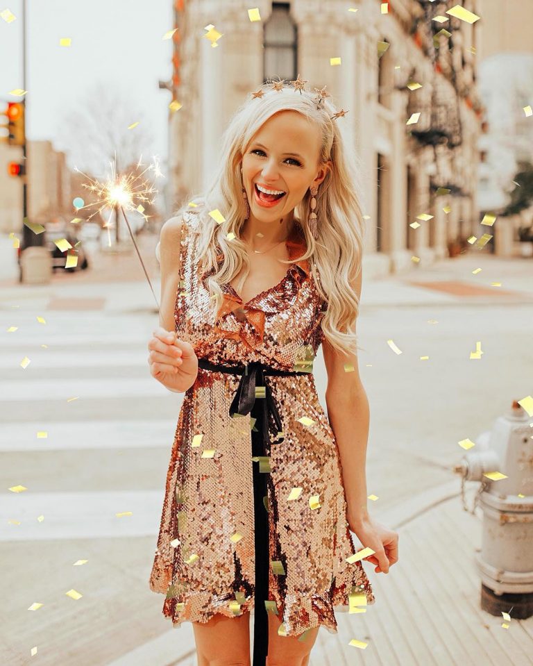 17 Amazing Christmas Outfits To Look Gorgeous This Holiday Season