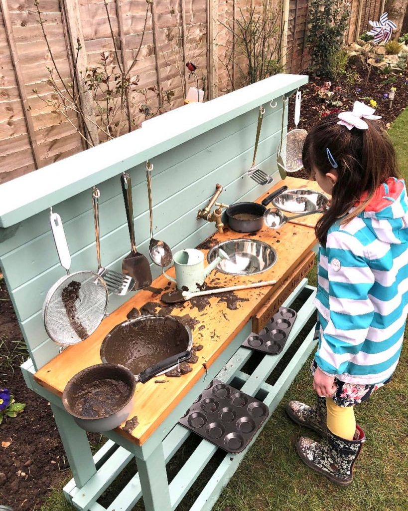 Mud Kitchen for Kids: Fun and Educational Outdoor Playtime