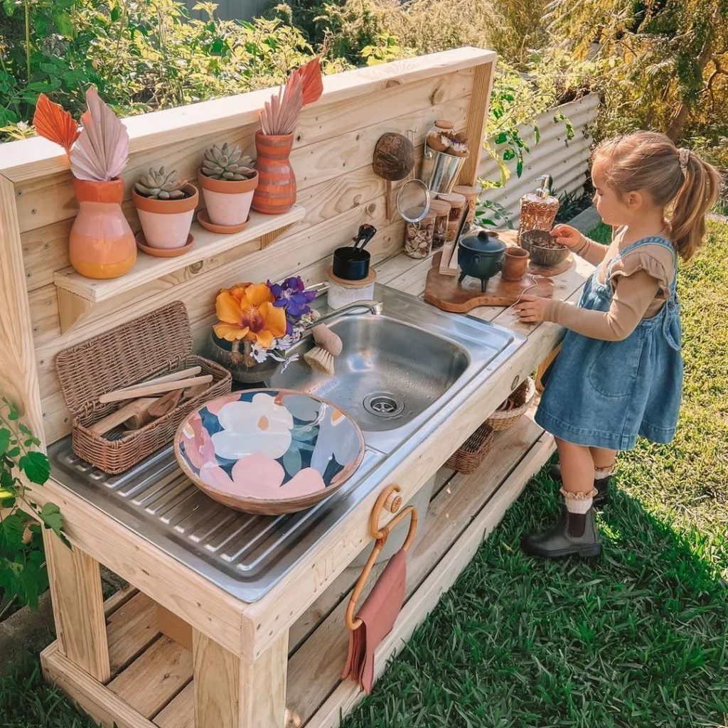 Mud Kitchen for Kids: Fun and Educational Outdoor Playtime