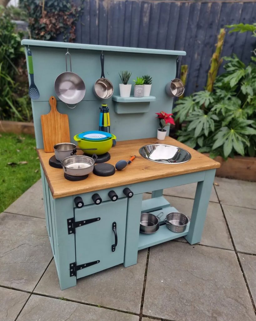 Mud Kitchen for Kids: Fun and Educational Outdoor Playtime