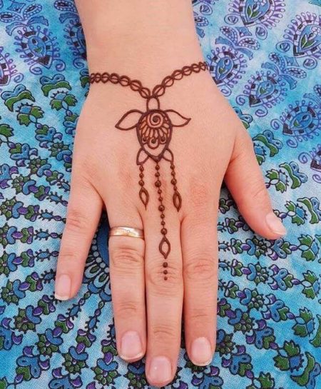 Summer Henna Designs: Fresh and Trendy Ideas for Your Seasonal Body Art