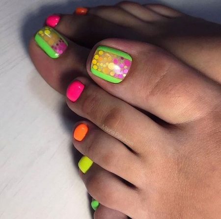 Summer Beach Toenails: Tips for the Perfect Sandy Toes Look