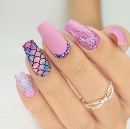Mermaid Nails: Dive into the Latest Aquatic Nail Trend!